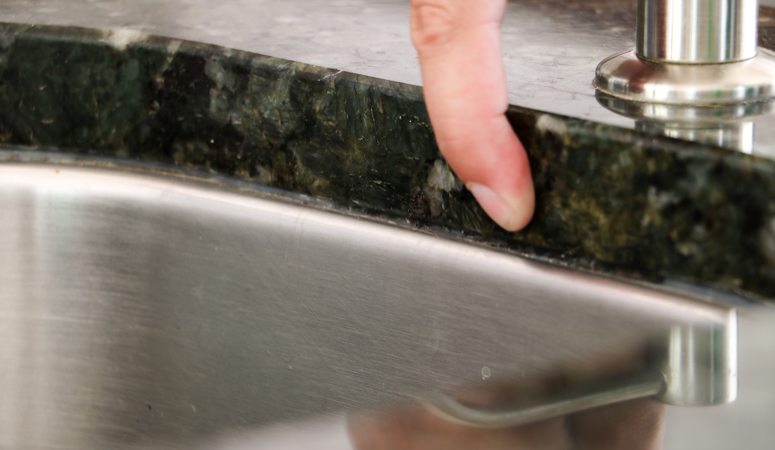 How to Remove Caulk and Replace It